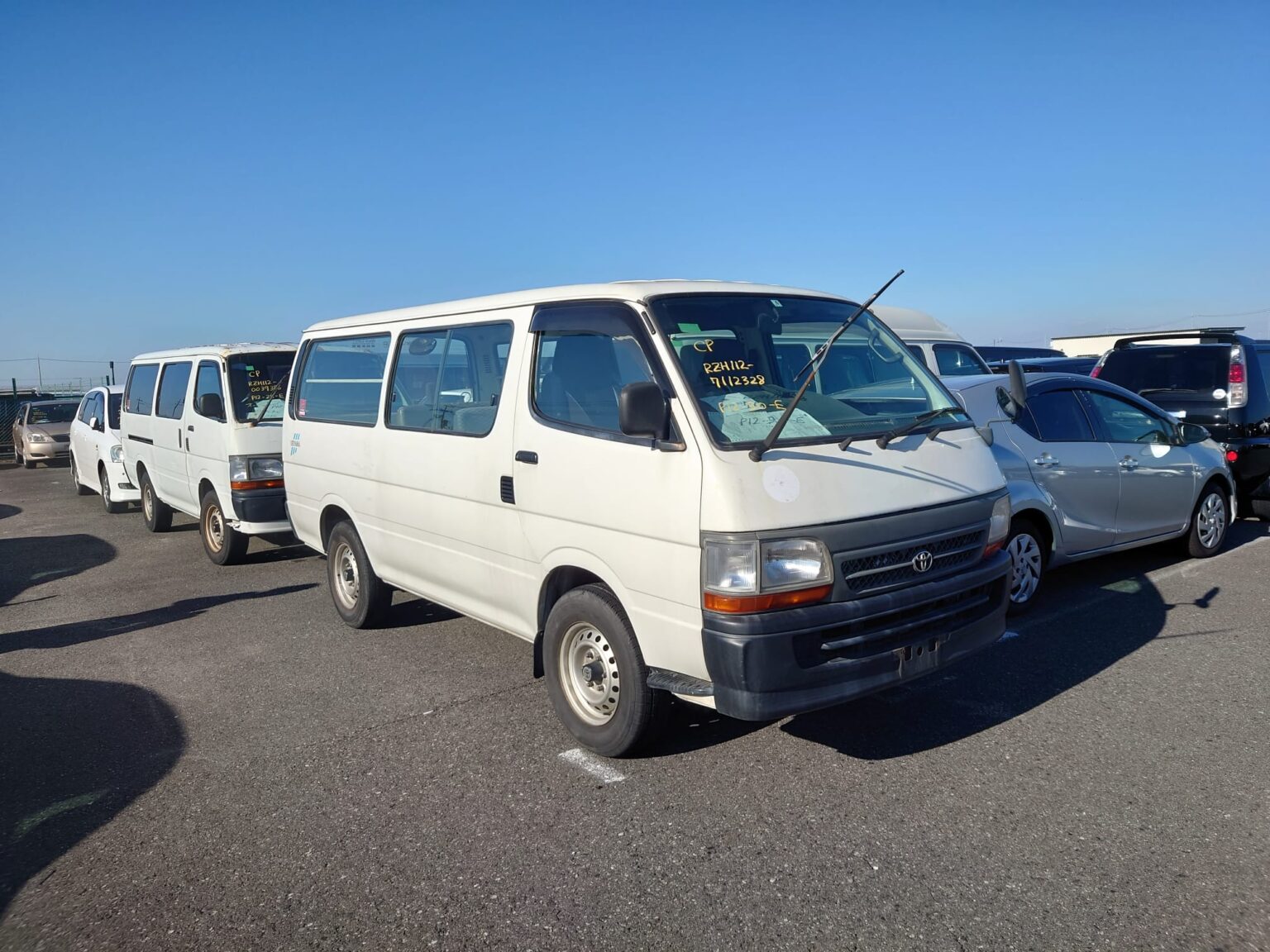 Toyota Hiace vs Toyota Quantum - What are the Differences? - Carused.jp