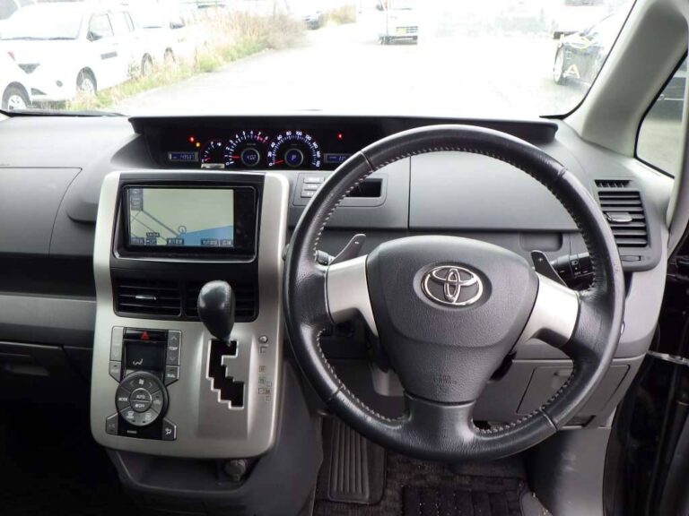 Toyota Voxy mpv : Models, Features, Performances - Carused.jp